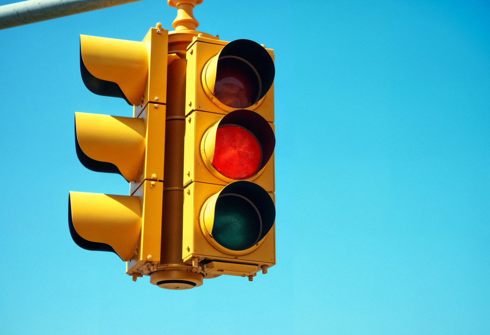 Understanding Traffic Light and Stop Sign Rules – Autovin Blog